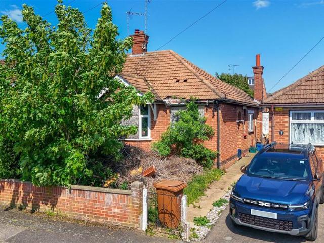 3 bedroom semi detached bungalow for sale