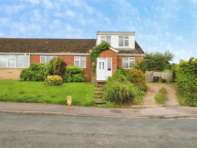 3 bedroom semi detached bungalow for sale