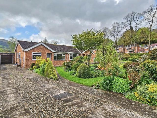 3 bedroom semi detached bungalow for sale