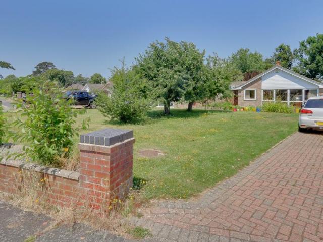 3 bedroom semi detached bungalow for sale