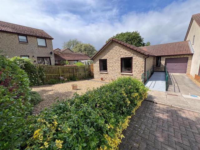 3 bedroom semi detached bungalow for sale