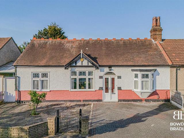 3 bedroom semi detached bungalow for sale
