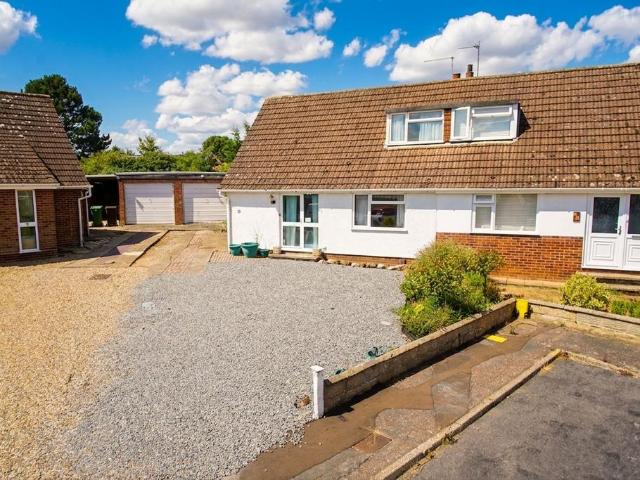 3 bedroom semi detached bungalow for sale