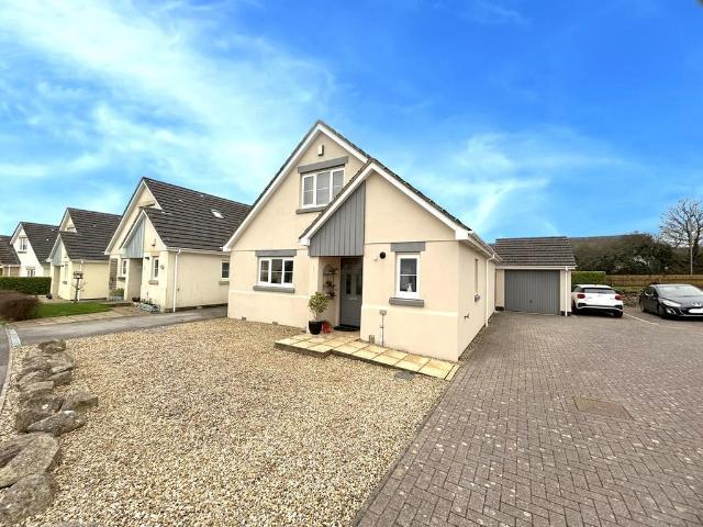 3 bedroom semi detached bungalow for sale