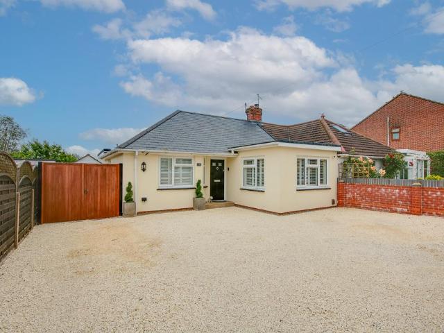 3 bedroom semi detached bungalow for sale