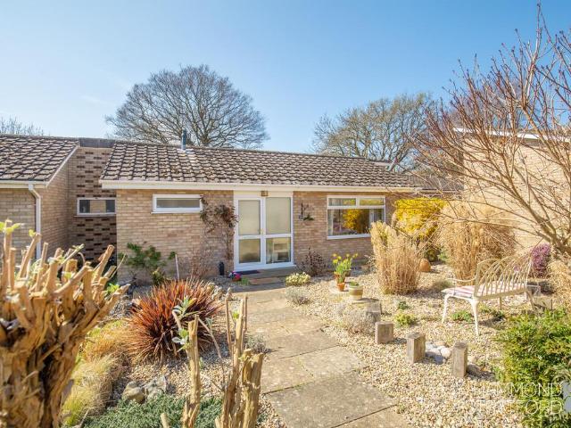 3 bedroom semi detached bungalow for sale