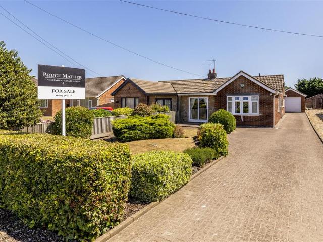 3 bedroom semi detached bungalow for sale
