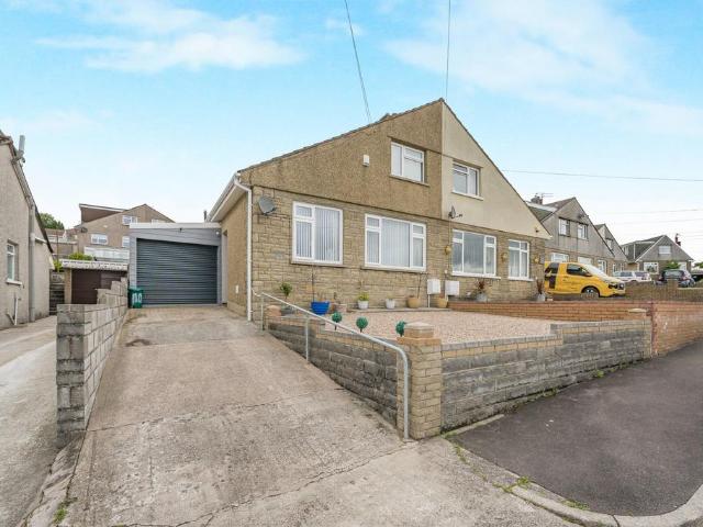 3 bedroom semi detached bungalow for sale