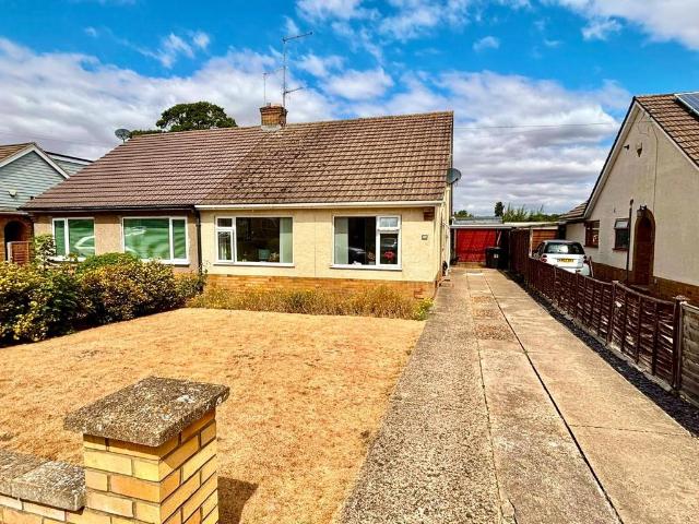 3 bedroom semi detached bungalow for sale