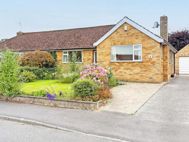 3 bedroom semi detached bungalow for sale