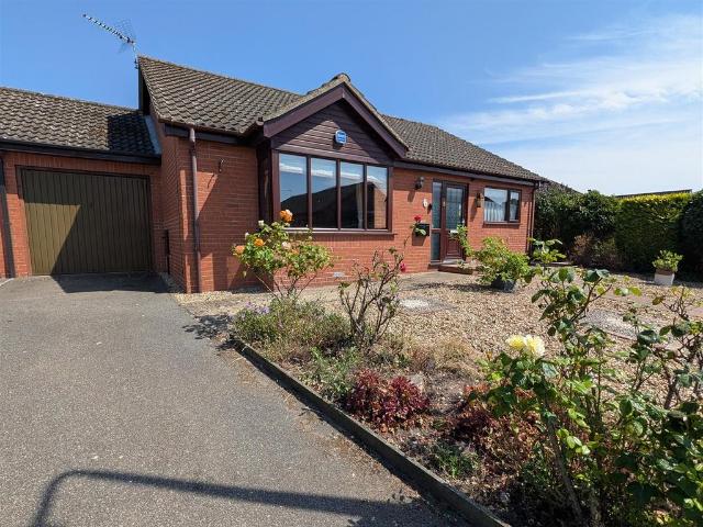 3 bedroom semi detached bungalow for sale