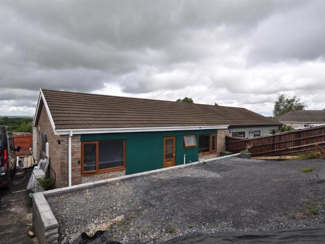 3 bedroom semi detached bungalow for sale