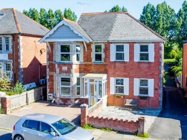 3 bedroom semi detached bungalow for sale