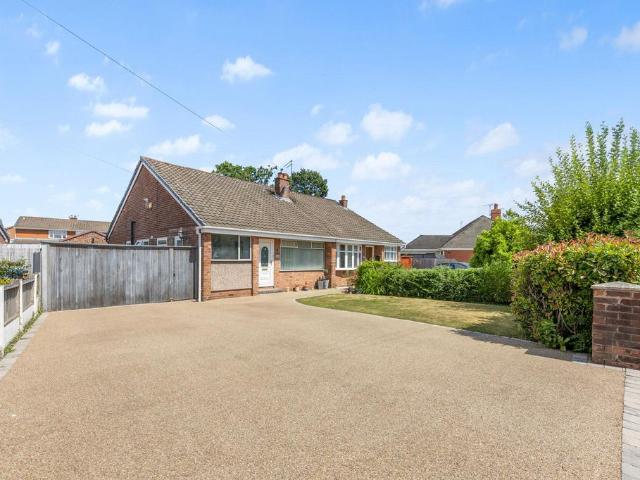 3 bedroom semi detached bungalow for sale