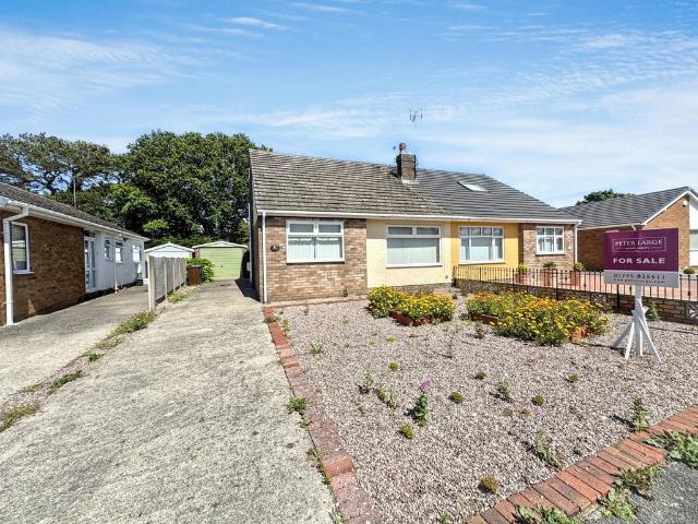 3 bedroom semi detached bungalow for sale
