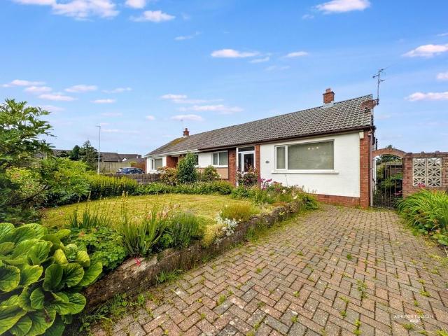 3 bedroom semi detached bungalow for sale
