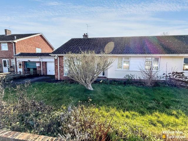 3 bedroom semi detached bungalow for sale