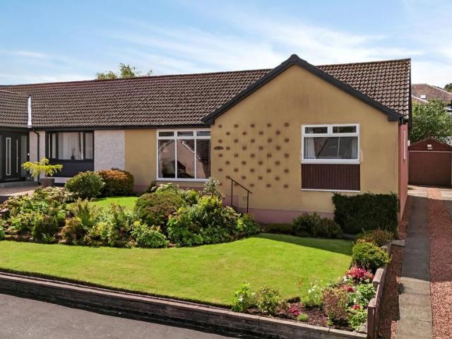 3 bedroom semi detached bungalow for sale