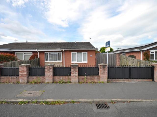 3 bedroom semi detached bungalow for sale