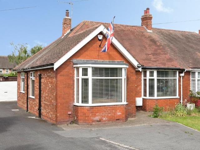 3 bedroom semi detached bungalow for sale