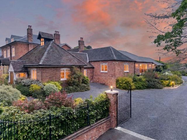 3 bedroom semi detached bungalow for sale