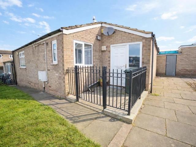 3 bedroom semi detached bungalow for sale