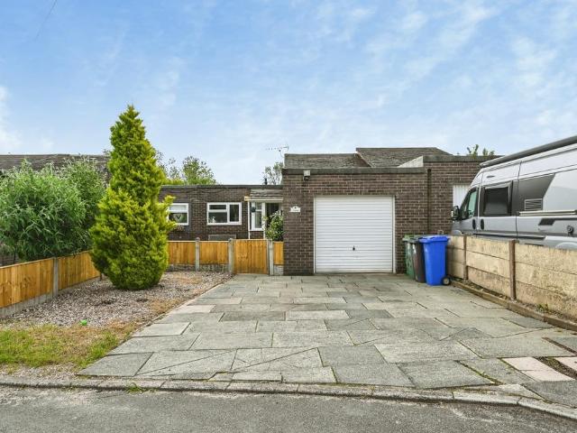 3 bedroom semi detached bungalow for sale