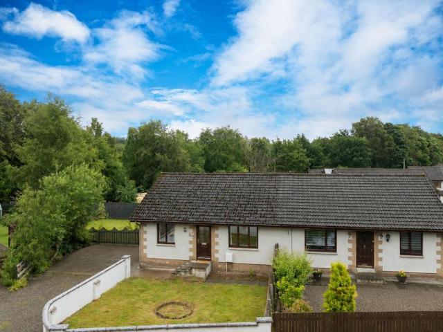 3 bedroom semi detached bungalow for sale