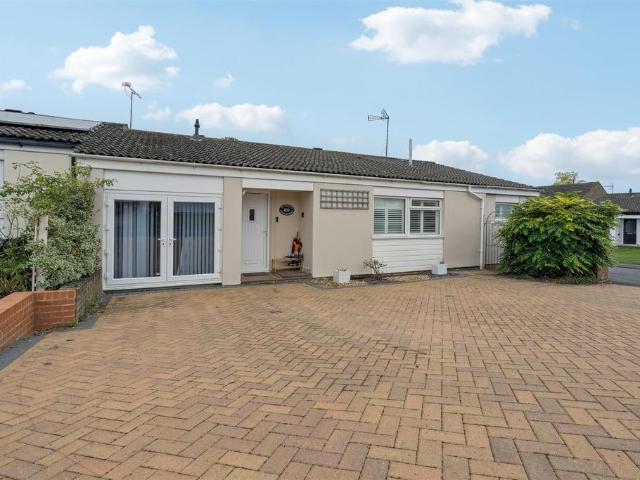 3 bedroom semi detached bungalow for sale