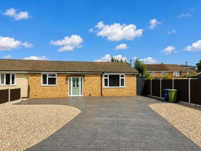 3 bedroom semi detached bungalow for sale