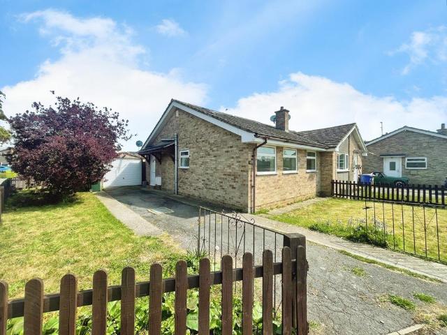 3 bedroom semi detached bungalow for sale