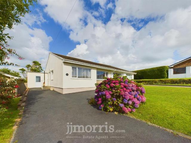 3 bedroom semi detached bungalow for sale