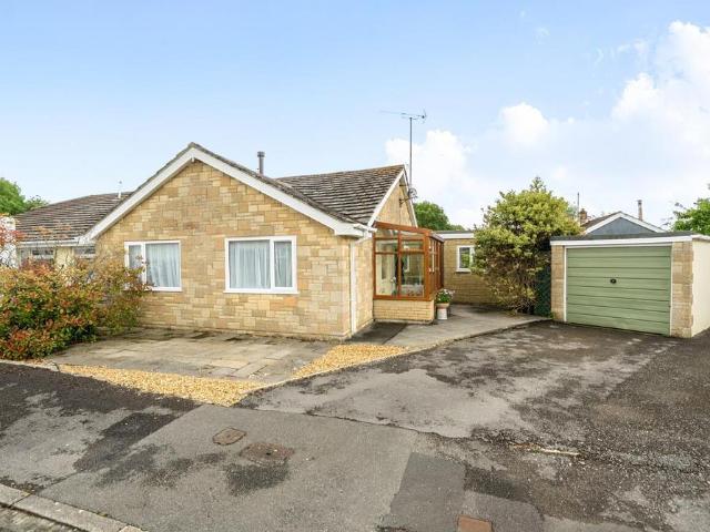 3 bedroom semi detached bungalow for sale