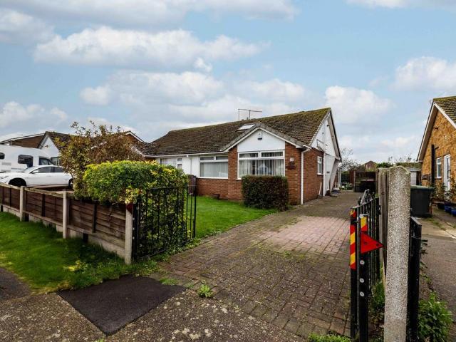 3 bedroom semi detached bungalow for sale
