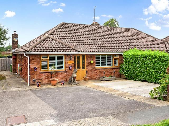 3 bedroom semi detached bungalow for sale