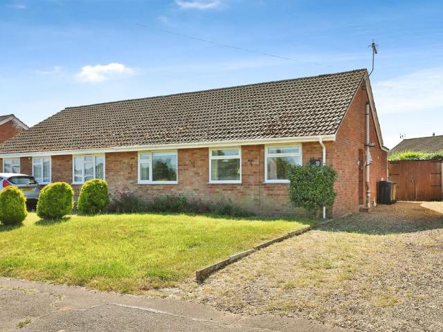 3 bedroom semi detached bungalow for sale