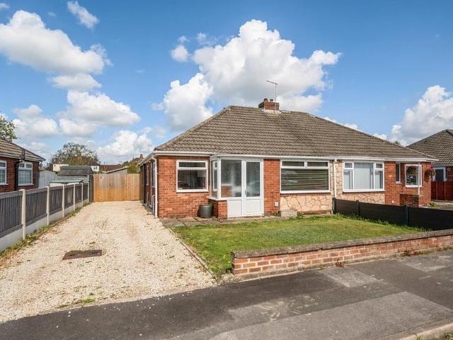 3 bedroom semi detached bungalow for sale