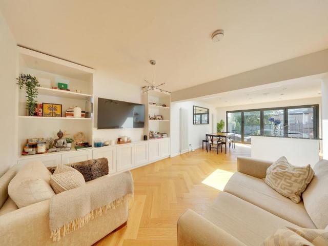 3 bedroom semi detached bungalow for sale