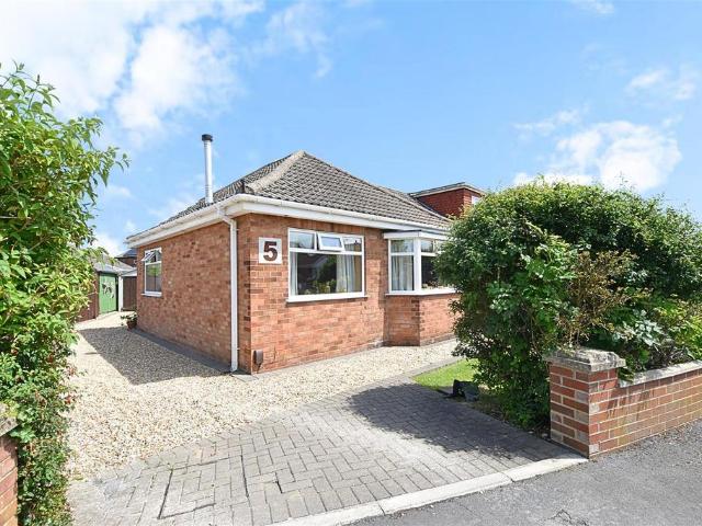3 bedroom semi detached bungalow for sale