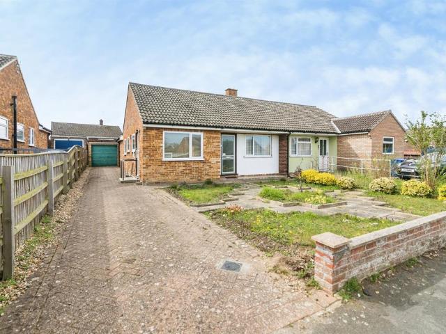 3 bedroom semi detached bungalow for sale