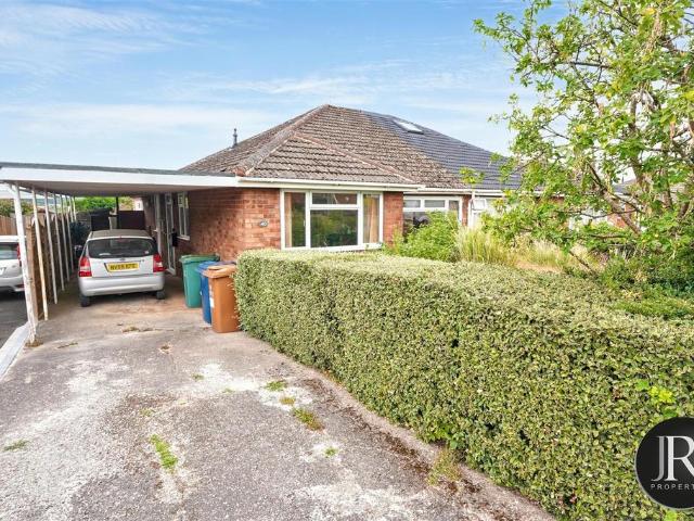 3 bedroom semi detached bungalow for sale