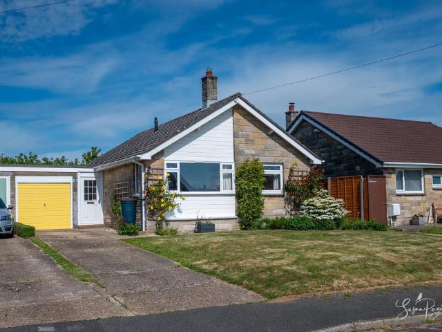 3 bedroom semi detached bungalow for sale