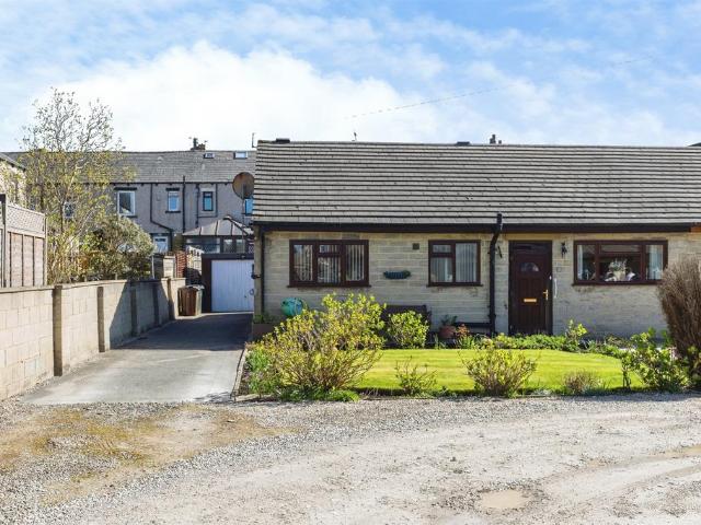 3 bedroom semi detached bungalow for sale