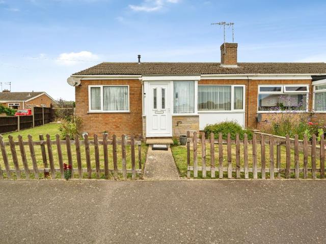 3 bedroom semi detached bungalow for sale