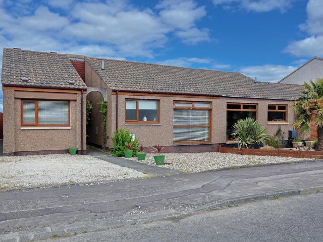 3 bedroom semi detached bungalow for sale