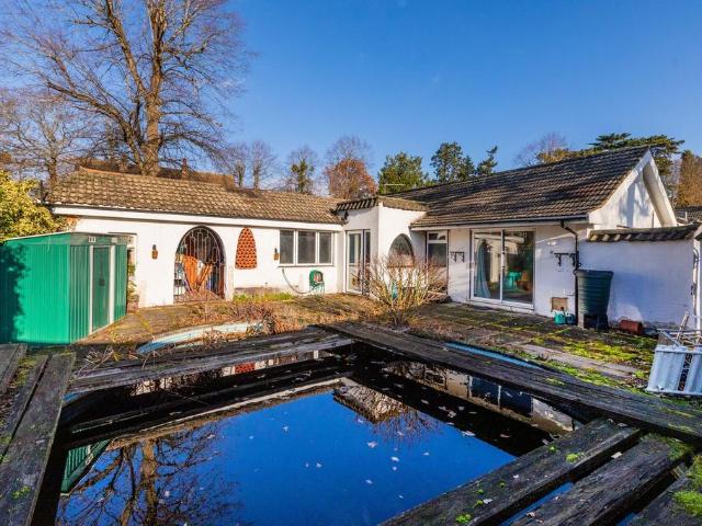 3 bedroom semi detached bungalow for sale