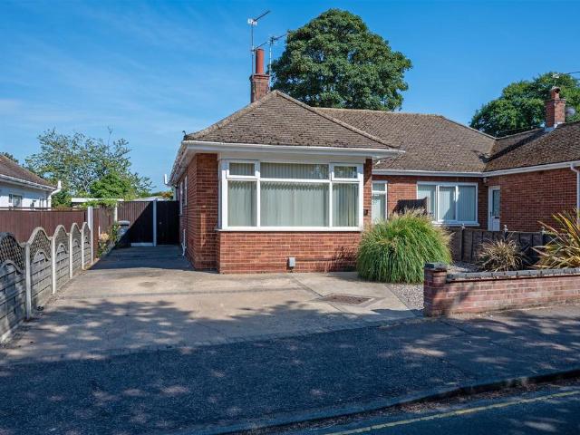 3 bedroom semi detached bungalow for sale
