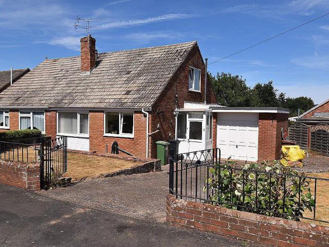 3 bedroom semi detached bungalow for sale