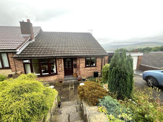 3 bedroom semi detached bungalow for sale