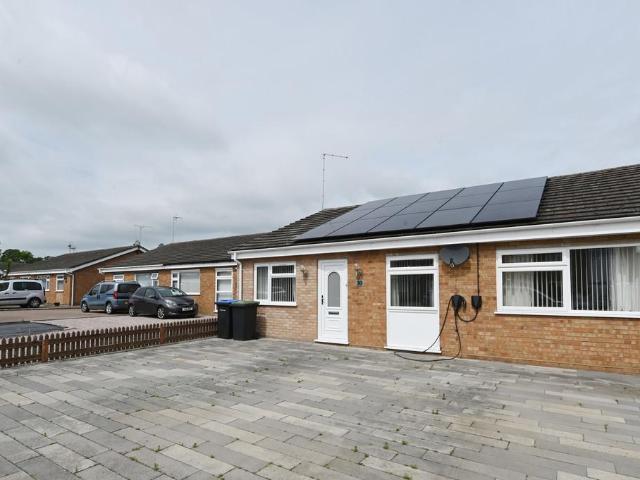 3 bedroom semi detached bungalow for sale